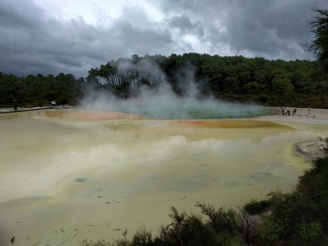 Welcome to the rumbling belly of the shaky isles: Waiotapu – Content Catnip