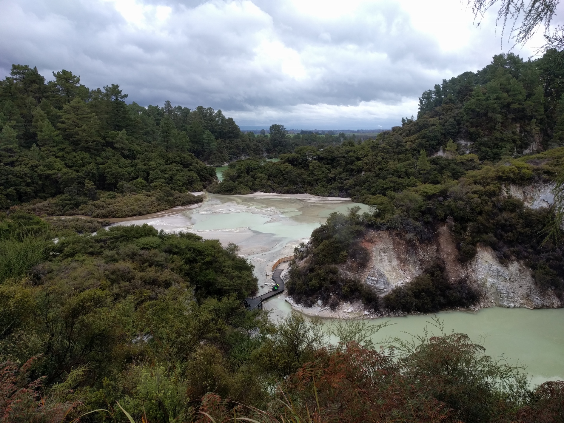 Welcome to the rumbling belly of the shaky isles: Waiotapu – Content Catnip